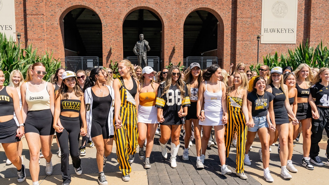 Alpha Phi | Fraternity and Sorority Life - Leadership and Engagement | The University of Iowa